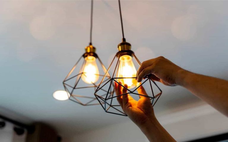 How Much Electricity Does a Light Bulb Use?